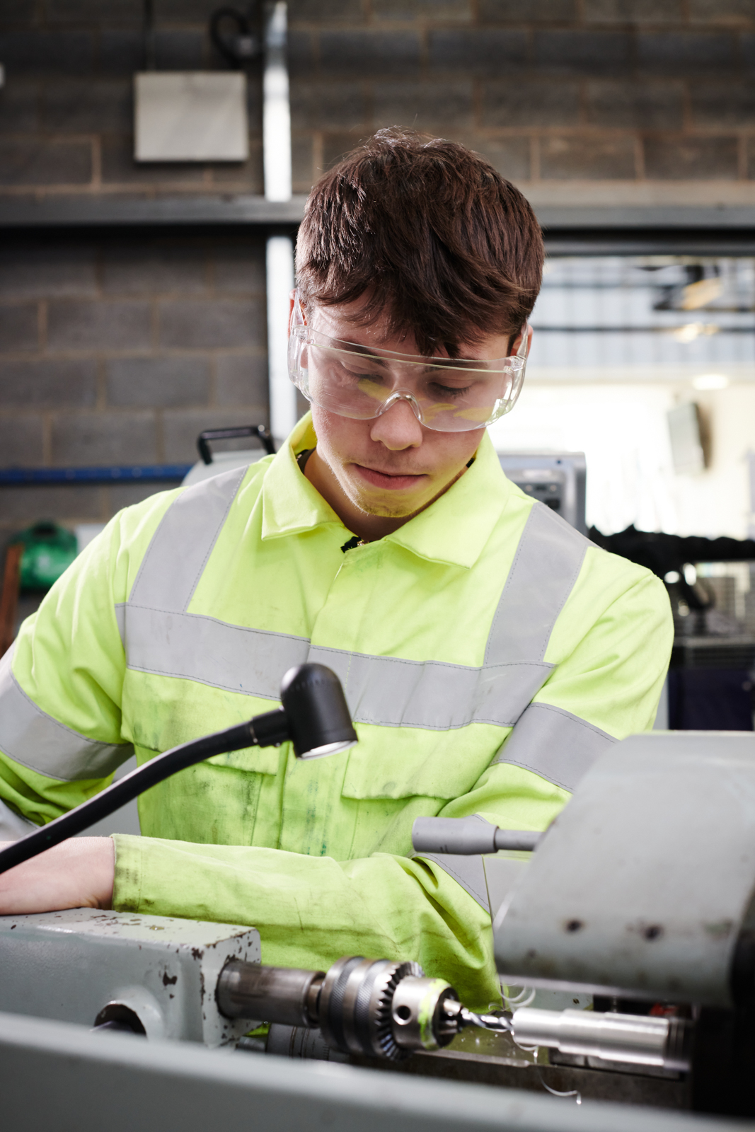 Engineering (Manufacturing/Mechanical Engineering) Level 3 Diploma - 2 ...